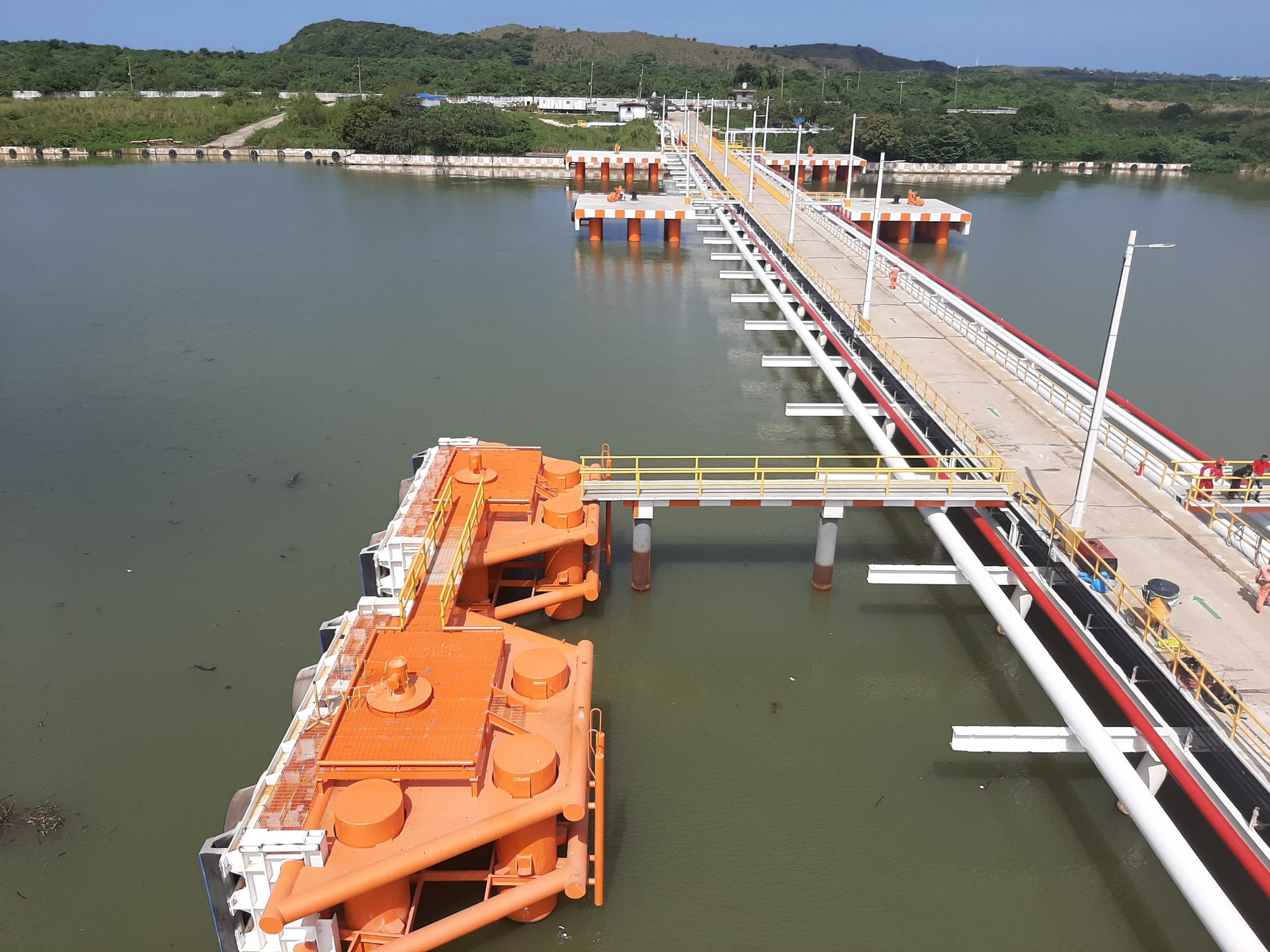 Pemex presume reparaciones a medias en Muelles de Terminal de Pajaritos ...