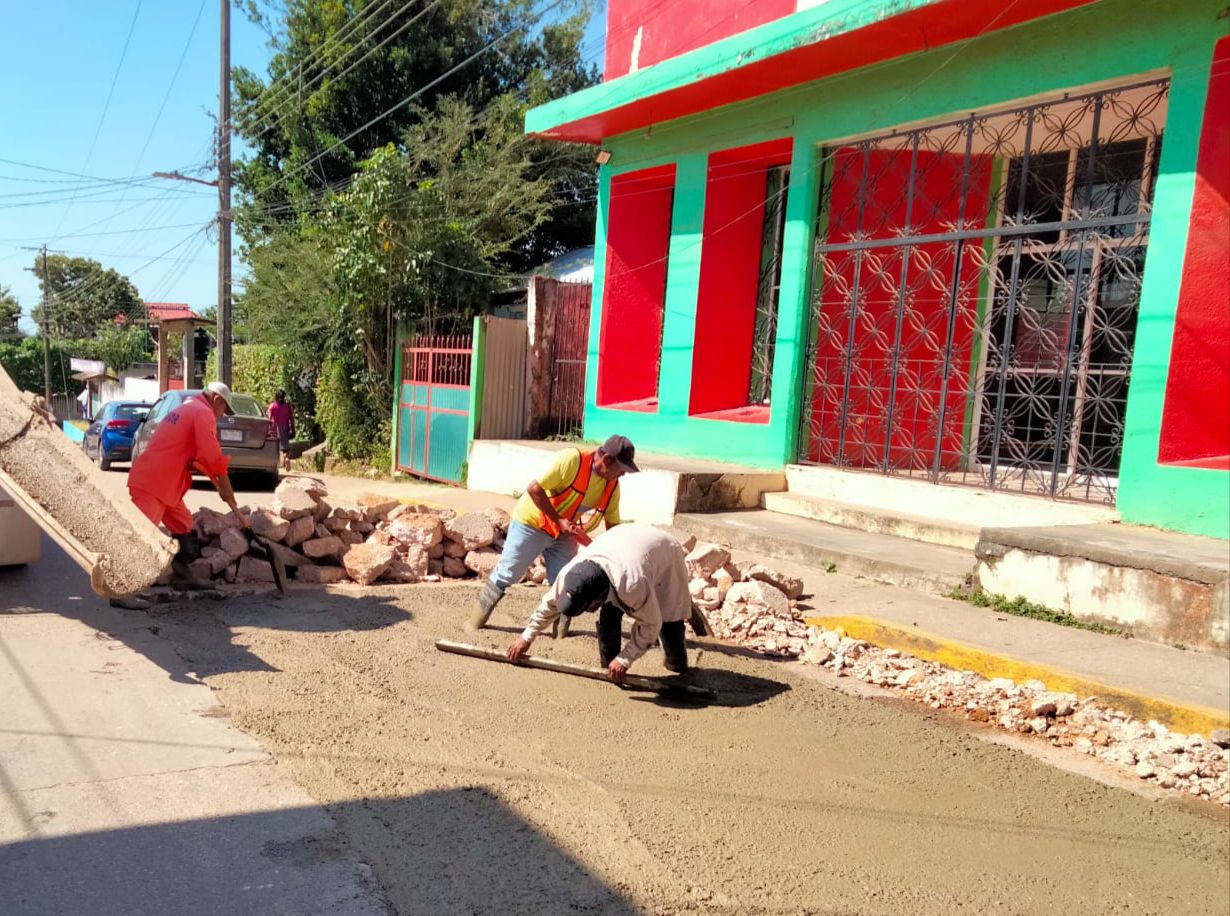Se rehabilitan calles de barrio cuarto en Cosoleacaque - Itsmo Alternativo