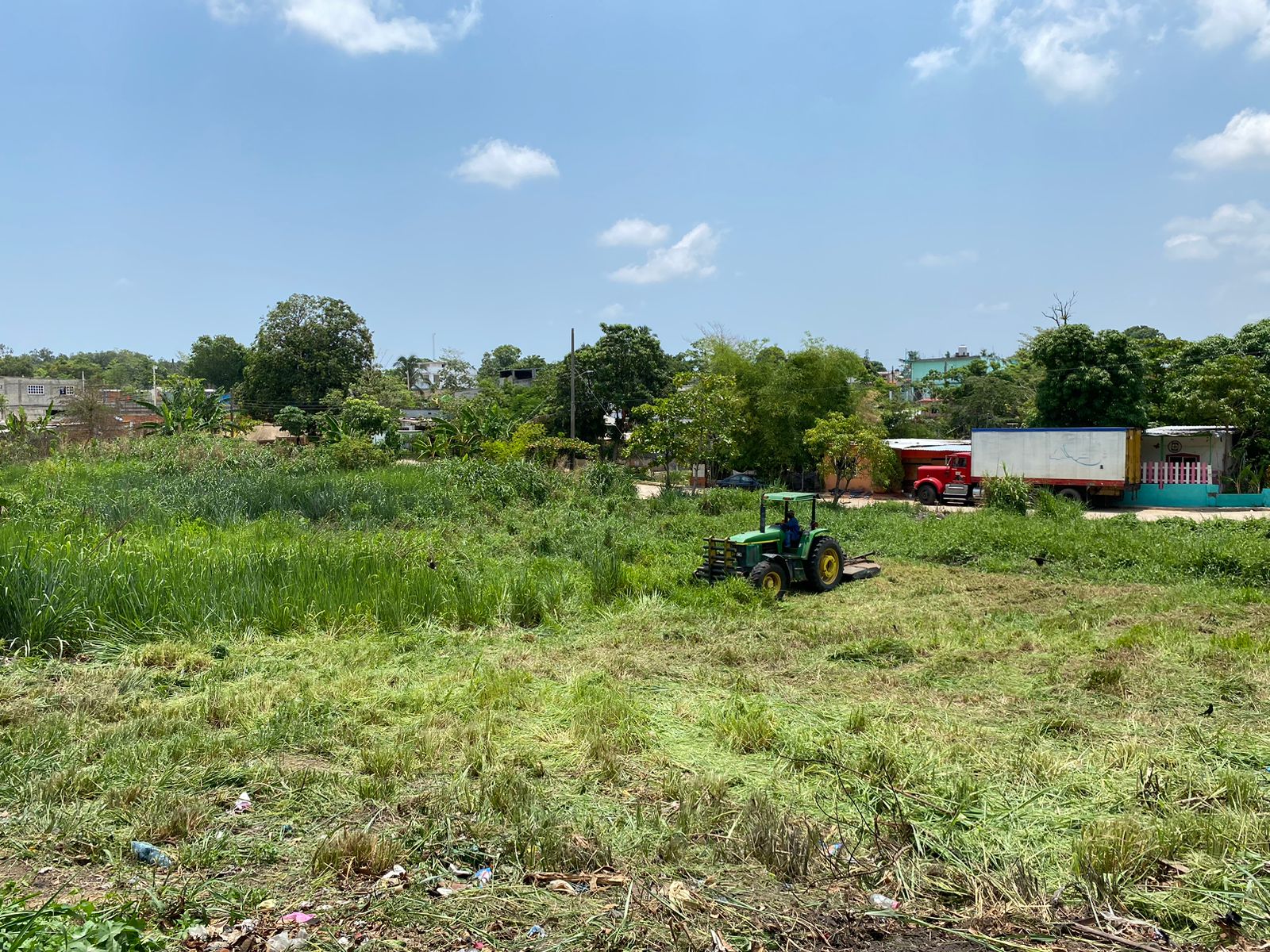Chapeo con tractor agrícola en colonia Veracruz - Itsmo Alternativo