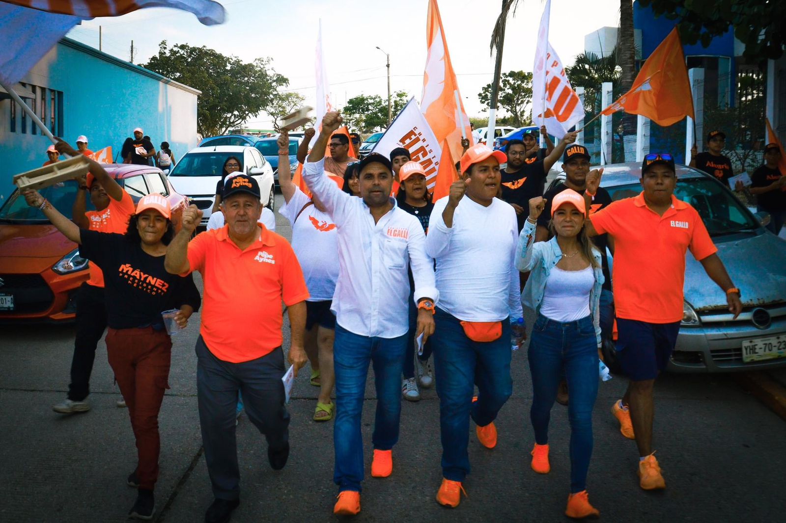 Christopher El Gallo entrega flores a las mamás imparables - Itsmo ...