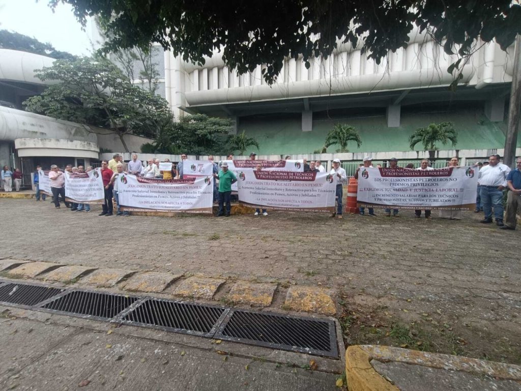 UNTyPP protesta en Pemex por desvío de recursos y falta de incremento ...